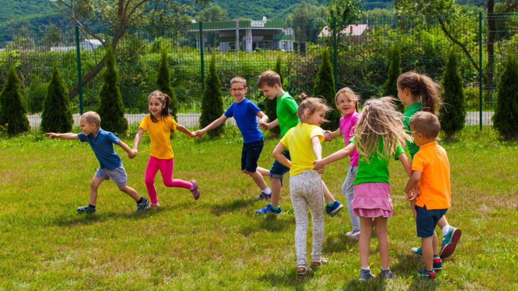 How to Get Your Kids to Play Outside More – Mom Whisper